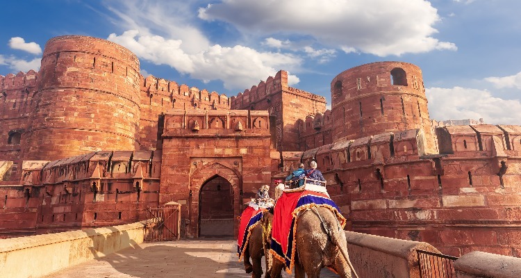 7 Places to Visit in Agra + 1-Day and 2-Day Trip Plans